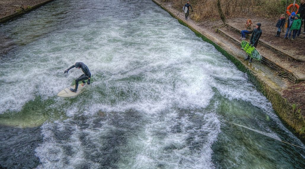Der Münchner Eisbach: Alles über das Wellenwunder in Deutschland